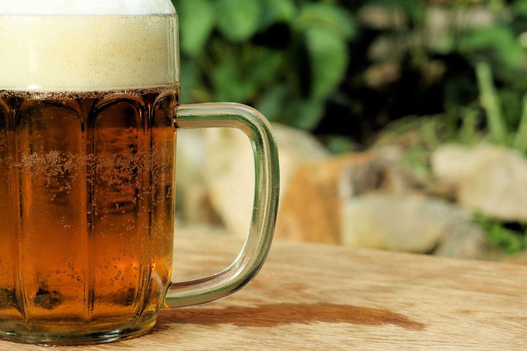 La birra, una bevanda gustosa e salutare solo se... bevuta con ...